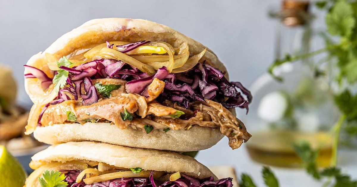 Chiński burger Rou Jia Mo z szarpanym kurczakiem | Kikkoman